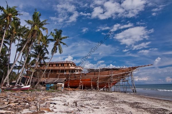 Bira Beach Accommodation, Resort, Diving Tour